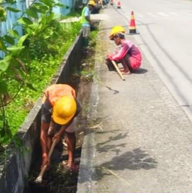 UPT PJJ Kediri Gelar Pemeliharaan Rutin Pembersihan Saluran Drainase ...