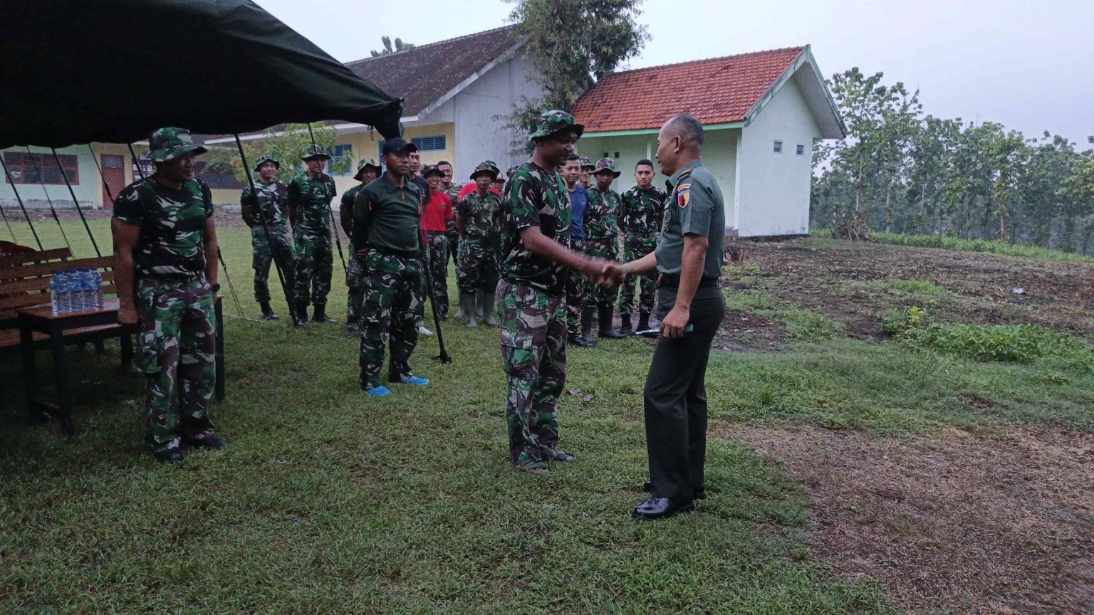 Irdam V/Brawijaya Tinjau Kesiapan Markas Yonif TP 887/KJM - posmo